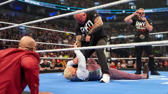 ‘Completely Off Script’ Promo On WWE SmackDown Praised By Veteran ...