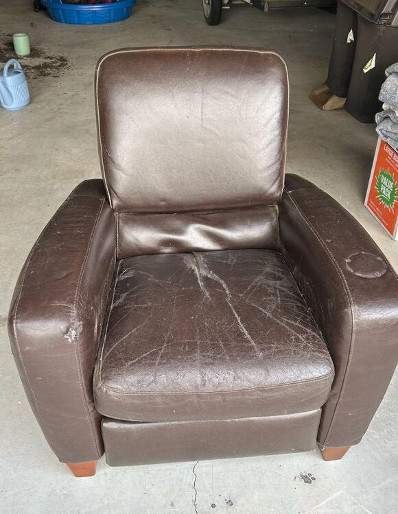 🎁 Freebies Up for Grabs in Newnan — Furniture & More - NewsBreak