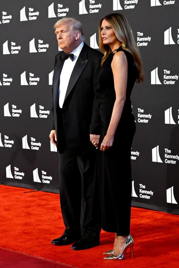 Melania Trump's Signature Draws Comparison to Her Husband's Handwriting ...