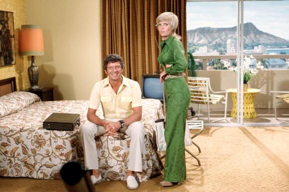 21 Rare ‘The Brady Bunch’ Behind-the-Scenes Photos Reveal the Cast in ...