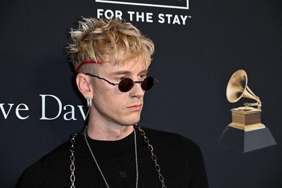 Machine Gun Kelly debuts new fang teeth in dentist’s office - NewsBreak