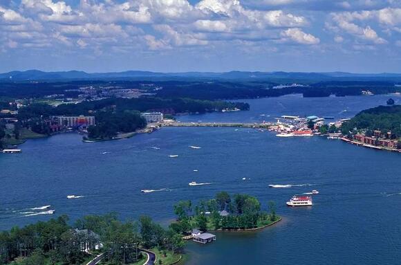 Arkansas’ Cleanest and Deepest Lake is Also Home to a Sunken Town ...