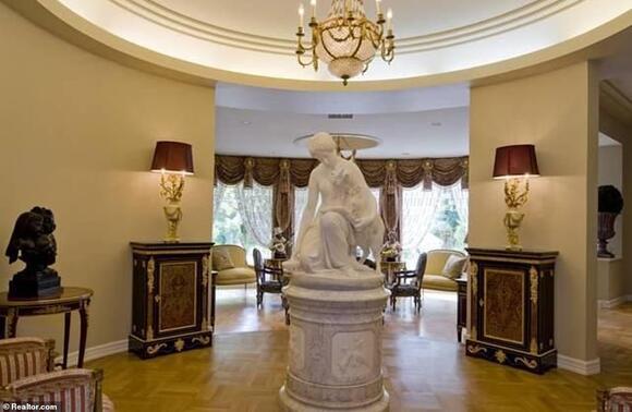Casey Kasem's former eight-bedroom mansion in LA finally sells for $34M ...