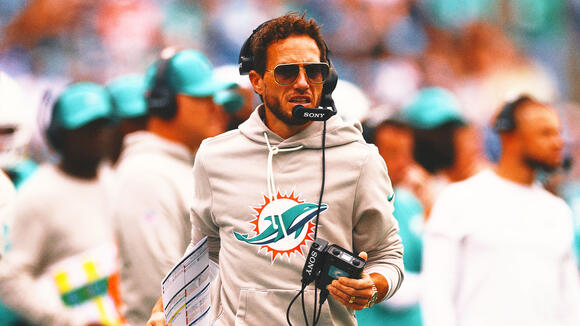 Mike McDaniel Laughs Off Viral Photo; Dolphins Find Joy, Belief In Win ...