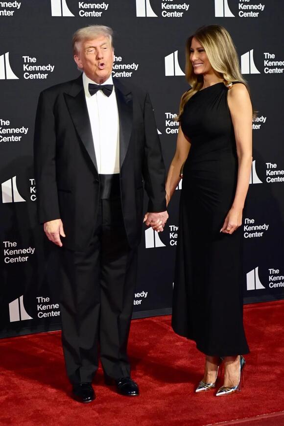 Melania Trump's Signature Draws Comparison to Her Husband's Handwriting ...