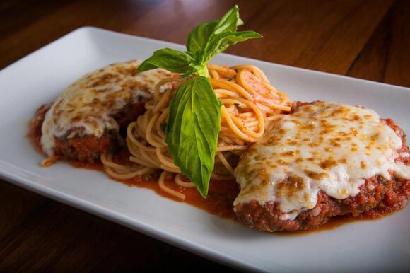 Top Two Chain Restaurants For Chicken Parmesan In Illinois - NewsBreak