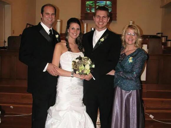 Husband Tracks Down Wife’s Missing Wedding Dress and Surprises Her With ...