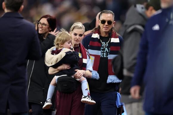 Kelly Osbourne Makes Emotional Appearance with Rarely Seen Brother ...