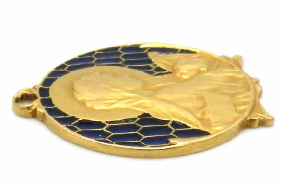 12 Religious Items That Could Be Valuable - NewsBreak