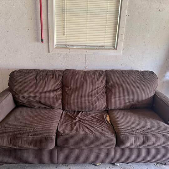 🎁 Free Furniture Finds in Florissant — Couches Up for Grabs - NewsBreak