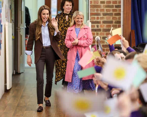 Kate tells children ‘kindness is key’ as she joins in school art class ...