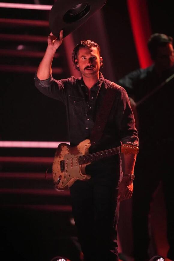 Riley Green Delivers Sexy ‘Worst Way’ Performance at CMA Awards - NewsBreak