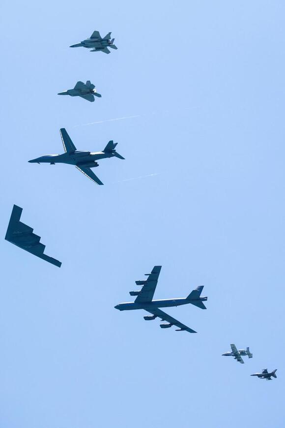 Awesome ‘Freedom Flyover’ shows off nearly every Air Force fighter and ...