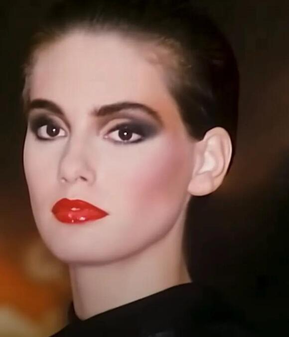 The ‘Addicted to Love’ Girls Then & Now: Where Robert Palmer’s Video ...