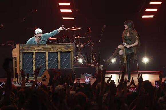 Furious Morgan Wallen knocks over piano mid-concert after equipment ...