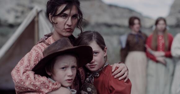 Rainey Qualley Western Movie This Bloody Country Gets Trailer & Release ...