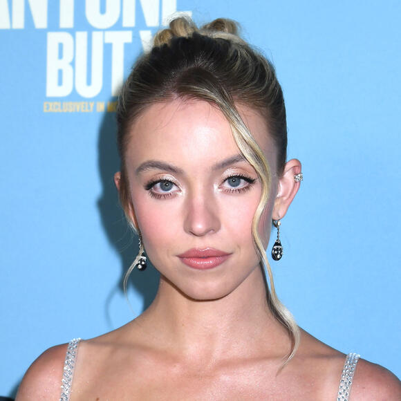 Sydney Sweeney Soaks Up The Sun And Shows Off Her Hourglass Figure In A ...