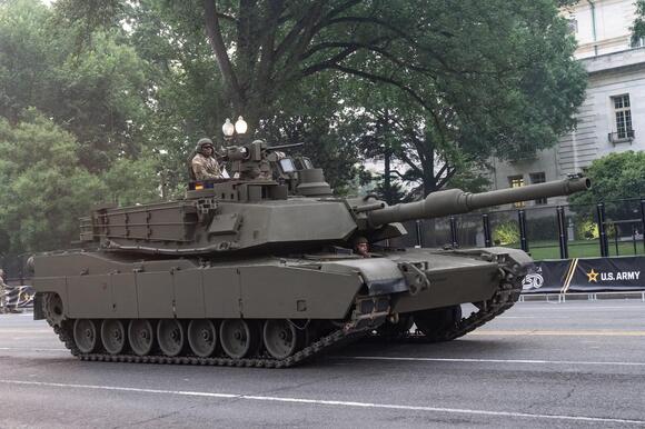 White House Fumes at ‘Ugly’ Sculpture Mocking ‘Dictator’ Trump’s ...