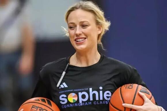 Sophie Cunningham Goes Viral Over Her Reaction For Country Singer Blake ...