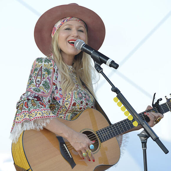 One Of Country Music's Hottest Artist Is Coming To North Dakota - NewsBreak