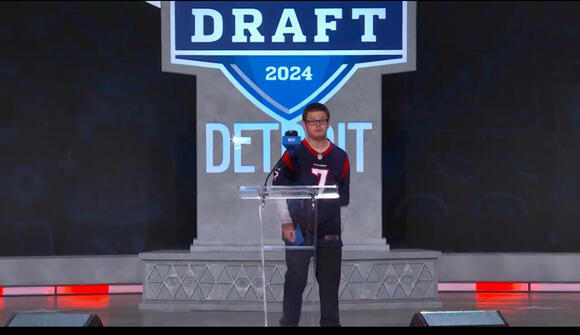 Twitch Streamer Sketch Goes Viral For Electric Draft Pick Announcement ...