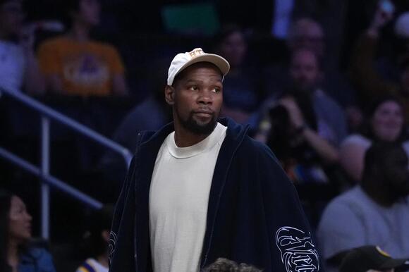 Kevin Durant Sparks Dating Rumors After Viral Appearance With Liz ...