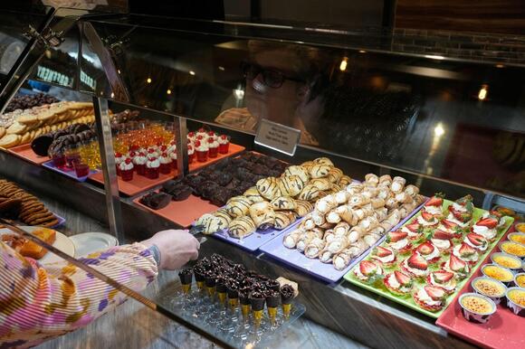 The rise and fall of America’s all-you-can-eat buffet - NewsBreak