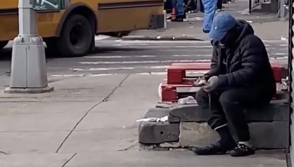 NYC Man Caught in Viral Video Calmly Eating Raw Dead Rat on Busy ...