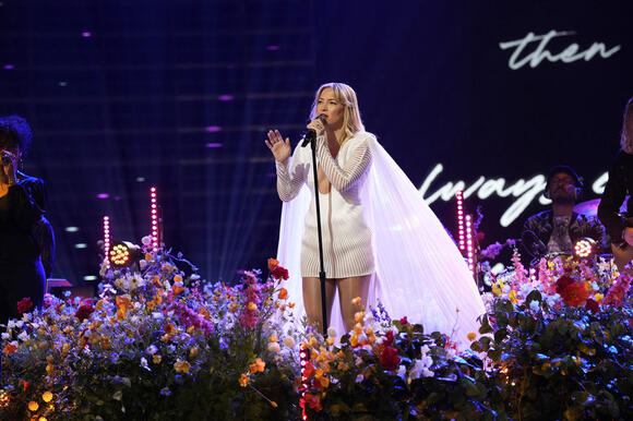 Kate Hudson Stuns Fans With Her ‘Phenomenal’ Debut On ‘The Voice ...