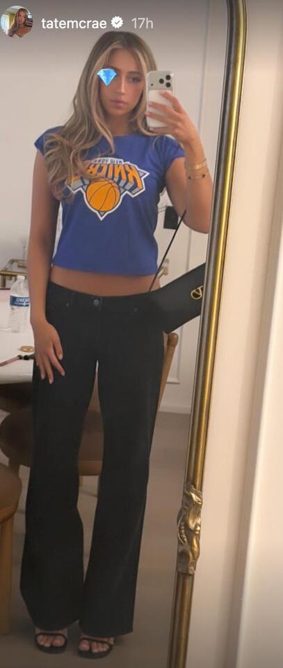 Tate McRae’s Low-Rise Pants Put Her Sculpted Abs on Display - NewsBreak