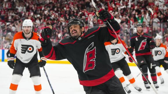 Hurricanes vs. Flyers odds, prediction, time: 2026 NHL playoff picks ...