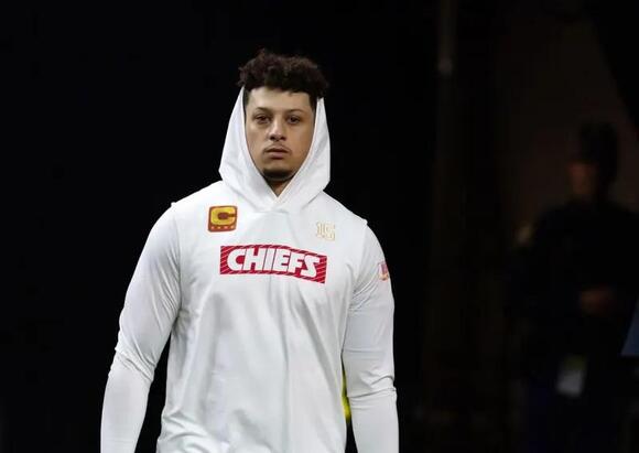 Chiefs Veteran’s Blunt Notice to Patrick Mahomes on New Stadium Amid $1 ...