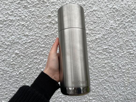 15 best flasks and travel mugs that will keep drinks hot (or cold) for ...