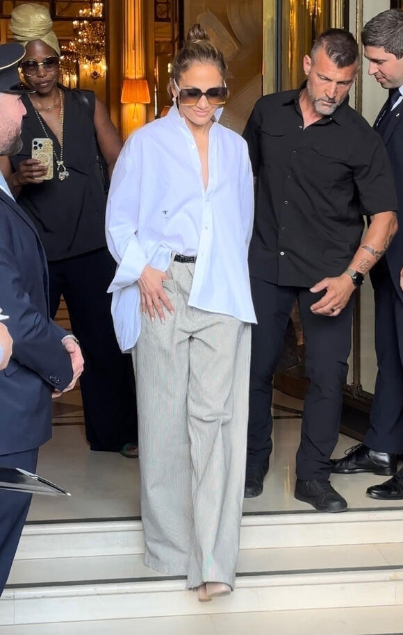 The One Trend J.Lo Wears in Both L.A. and Paris - NewsBreak