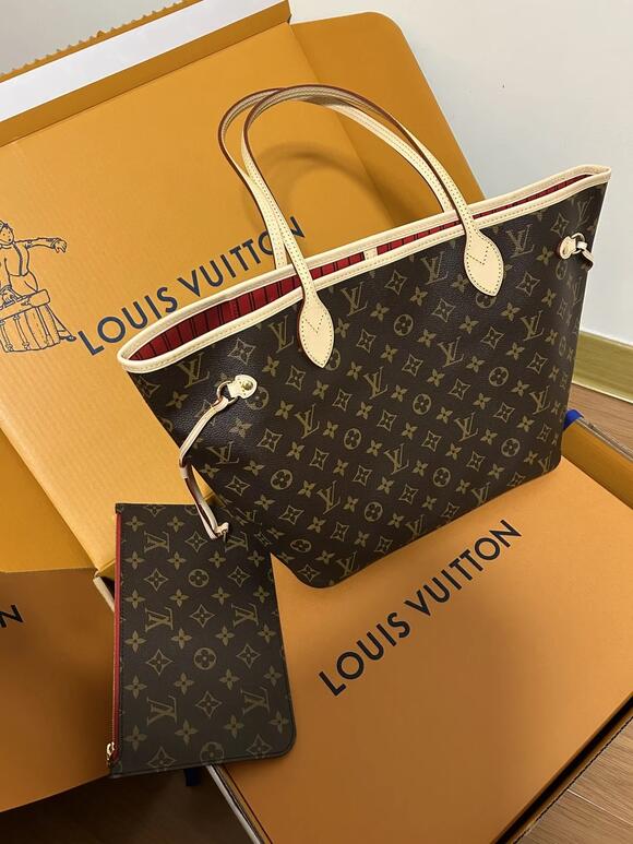 My first Louis Vuitton bag at 23 (first in-store experience) - NewsBreak