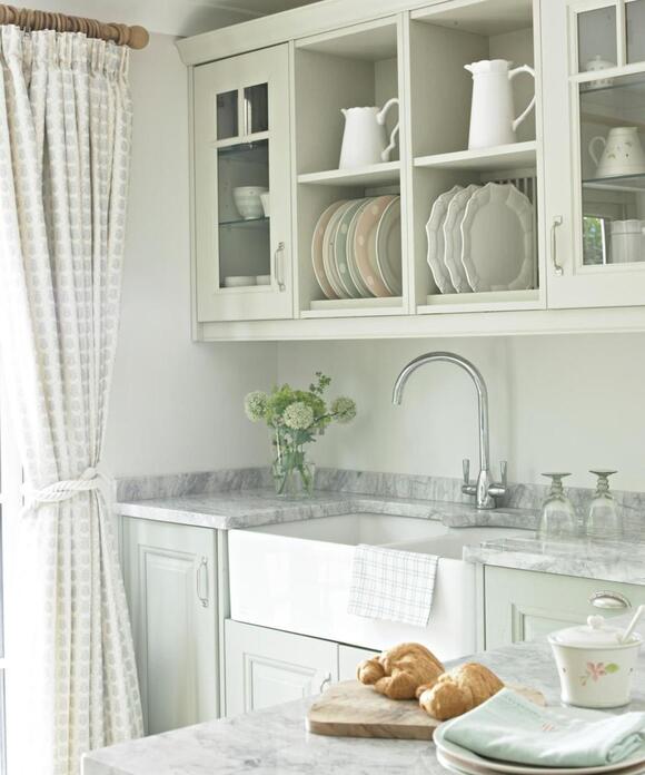 Dolly Parton’s White Kitchen Looks Calm and Minimal – Until You See the ...
