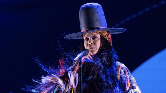 Erykah Badu Releases Mama’s Gun 25th Anniversary Reissue - NewsBreak