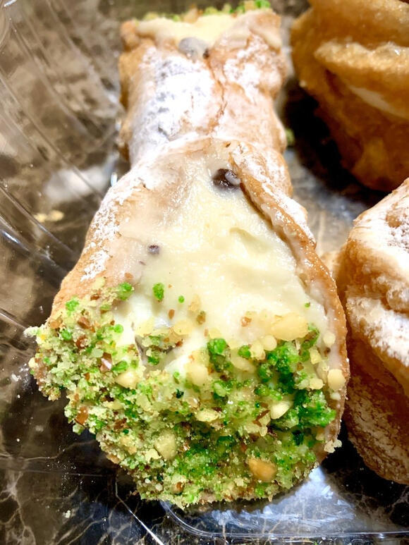 Top 5 Best Cannolis in Chicago and Suburbs - NewsBreak