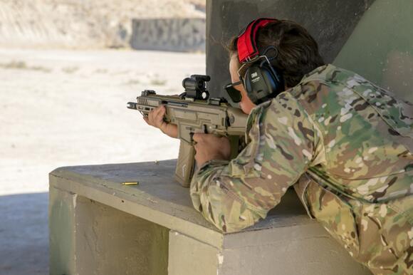 The HK433 is The Ultimate Hybrid Rifle Combining the Best of the G36 ...