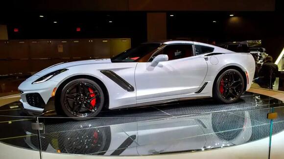 Chevrolet Corvette 2026 Already Showing a Defect: Owners Report Screen ...