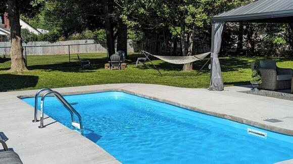 Dive into a staycation with these rental houses featuring pools - NewsBreak