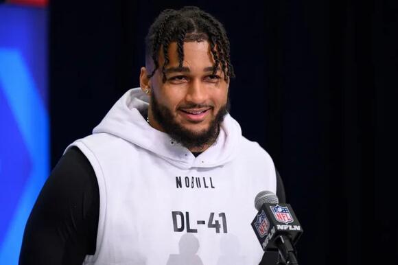 Según audio de la central, Marshawn Kneeland de los Dallas Cowboys envió mensajes de despedida a ...