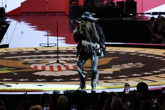 Billy Ray Cyrus melts down during ‘embarrassing’ performance at Trump’s ...