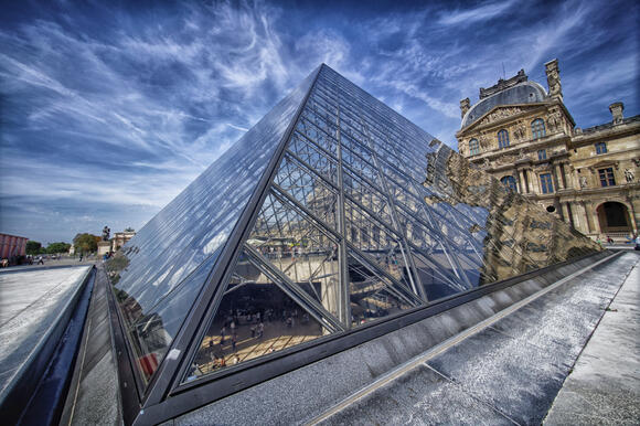 The Most Staged Photos Tourists Take in Paris - NewsBreak