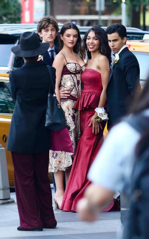 Suri Cruise, 18, dolls up for high school prom after revealing college ...