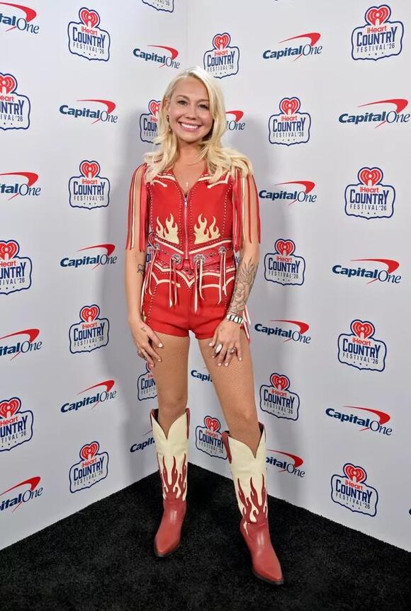 2026 iHeartCountry Festival: See The Best Looks From The Red Carpet ...