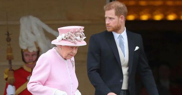 EXCLUSIVE: Prince Harry Gave Queen Elizabeth Gift Emblazoned With the ...