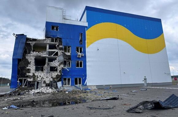 Russian strikes kill five, damage nuclear storage facility: Kyiv ...