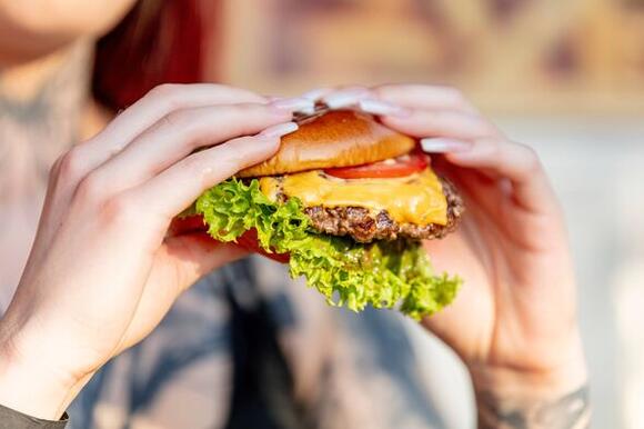 Popular burger chain closing dozens of restaurants as store count set ...