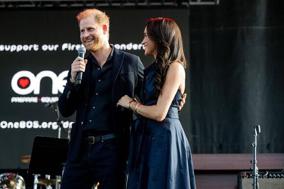 Meghan Markle and Prince Harry make surprise appearance alongside Kevin ...